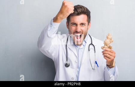 Angry screaming ginger man holding pizza and beer isolated over blue ...
