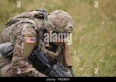 U.S. Army paratroopers with 1-143rd Airborne Infantry Regiment, Texas ...