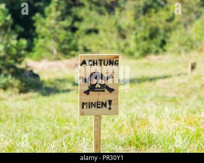Achtung Minen Warning Sign in German (Attention Mines Stock Photo - Alamy