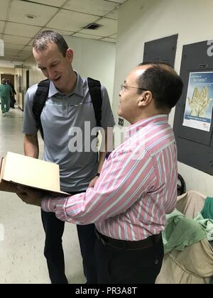 Army Lt. Col. (Dr.) Steven Hudak (center), BAMC urology surgeon ...