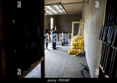 U.S. Coast Guard gunner's mates, with Maritime Force Protection Unit ...