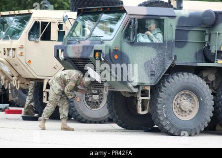 Wisconsin National Guard Soldiers with the 32nd Infantry Brigade Combat ...
