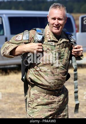 U.S. Army Maj. Erik Lewis (Ret.), Team SOCOM athlete, competes in the ...