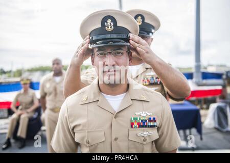 US Navy Leadership from the Arleigh Burke-class guided-missile ...