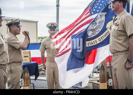 US Navy Leadership from the Arleigh Burke-class guided-missile ...