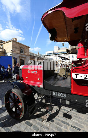 Bus No B1609 LF8375, The last four surviving B-type Battle Buses on ...