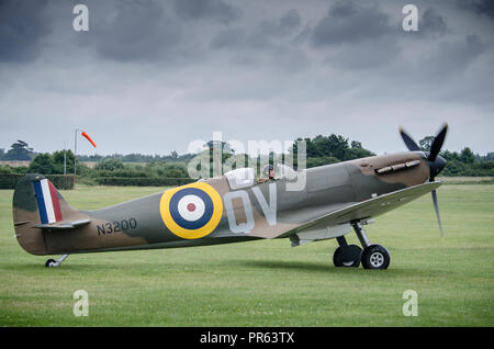 Supermarine Spitfire N3200 Stock Photo - Alamy
