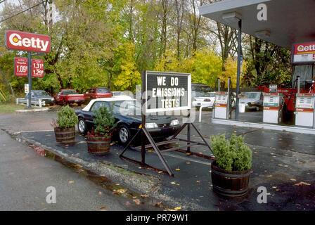 Getty gas station sign Stock Photo - Alamy