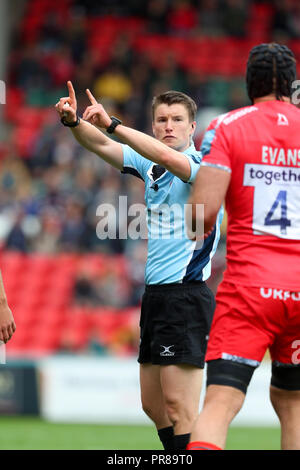 Match referee Craig Maxwell-Keys Stock Photo - Alamy