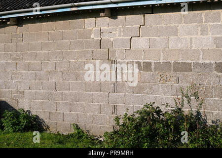 September 2018 - Failing blockwork wall cracking structure Stock Photo ...