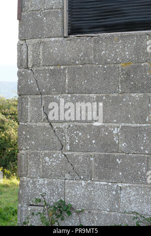 September 2018 - Failing blockwork wall cracking structure Stock Photo ...