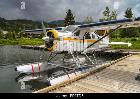 C-FJOS, De Havilland Beaver DHC-2 Float Plane, built in 1956 Stock ...