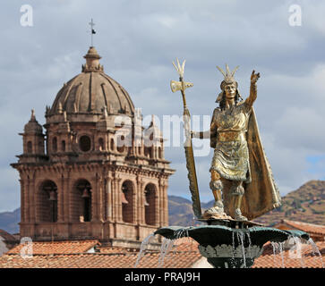 Statue of the Inca 'Pachacuti' in the Plaza de Armas, Cusco, Peru Stock ...