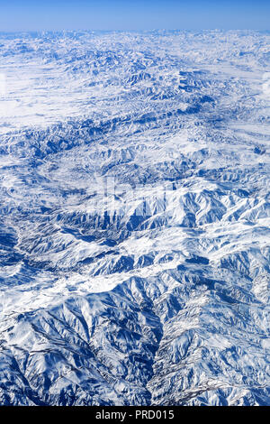 View on the snowy mountain chain of the Pyrenees Stock Photo - Alamy