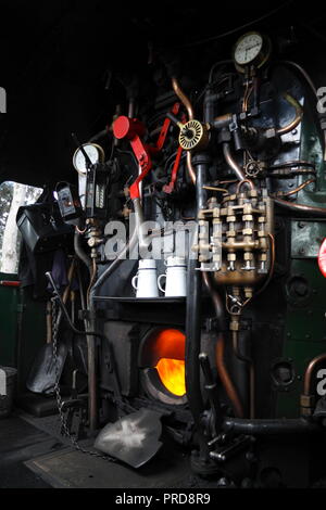 Close-up of 7903 locomotive, Foremarke Hall, arriving at Broadway ...