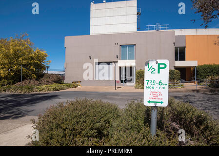 A 2P parking restriction sign in a car park in Australia. Parking and ...