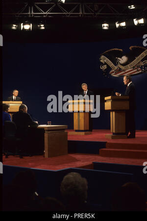 Bush and Clinton at the presidential debate in St Louis on October 11 ...