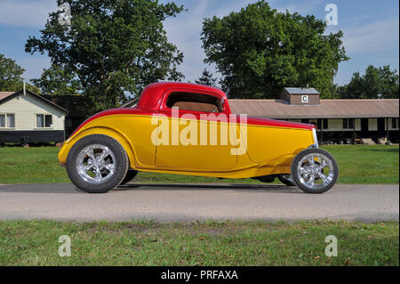 34 Ford Hot Rod - Fenderless hard top 5 window coupe with open sided ...
