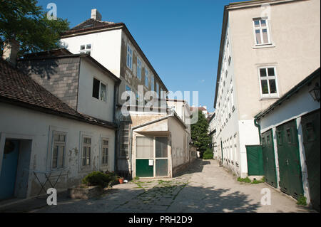 Wien, Hinterhof - Vienna, Backyard Stock Photo - Alamy