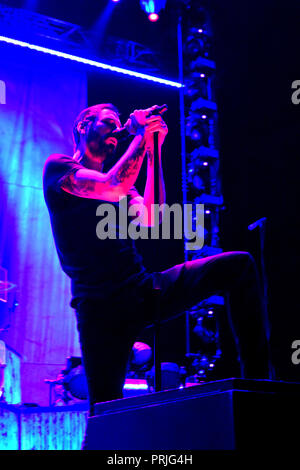 Breaking Benjamin and Five Finger Death Punch on co-headlining tour ...