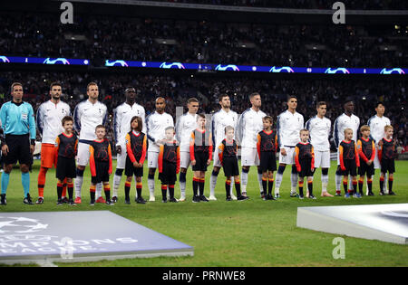 Spurs team line up during the Paris Saint-Germain v Tottenham Hotspur ...