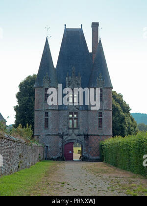 The gatehouse to the Chateau de Carrouges in Normandy, France Stock ...
