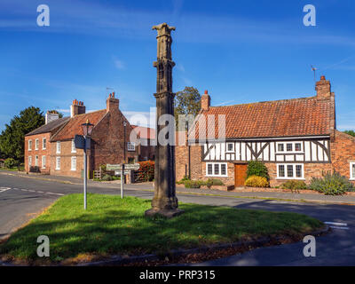 Battle Cross commemorating the Battle of Boroughbridge 1322 Aldborough ...