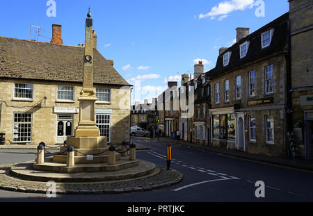 The centre of the historic market town of Oundle, Northamptonshire ...