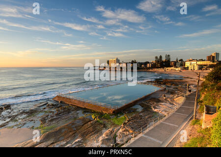 Coastal Sunrise at Cronulla Beach, Sydney Stock Photo - Alamy