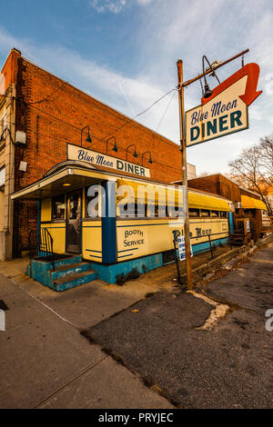 Blue Moon Diner Gardner, Massachusetts, USA Stock Photo - Alamy