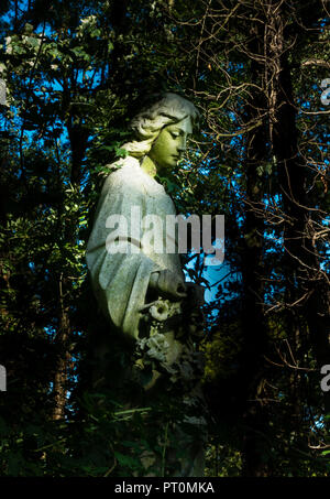 East Highgate cemetery London England Stock Photo - Alamy