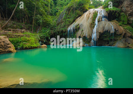 Gor Luang waterfall with beautiful emerald color water of Lamphun ...
