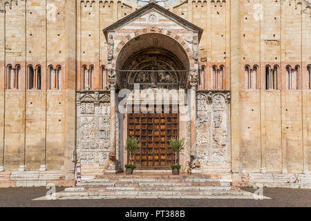 Church Of San Zeno Verona Portal Stock Photo: 48054794 - Alamy