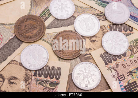 Closeup of Japanese yen banknotes and Japanese yen coin concept ...