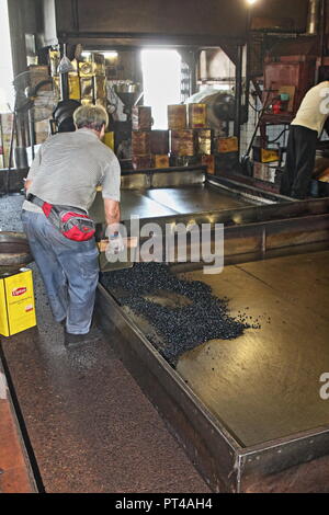 Old Fashioned Traditional Coffee Roasting Stock Photo - Alamy