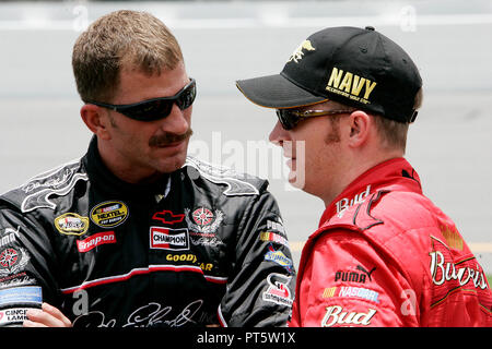 Dale Earnhardt Jr. (R) talks to his brother Kerry Earnhardt on pit row ...