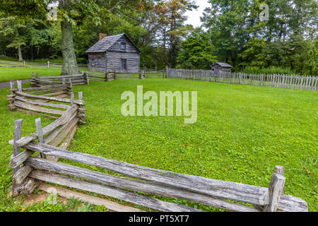 Historic Puckett Cabin at milepost 189 on the Blue Ridge Parkway in ...