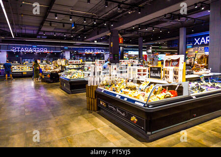 Interior of a Carrefour supermarket Stock Photo - Alamy