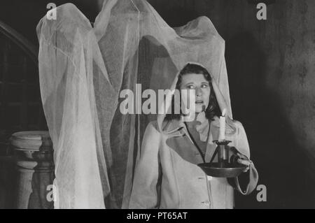 HOLD THAT GHOST 1941 Universal Pictures film. From l: Lou Costello, Bud Abbott, Joan Davis Stock ...