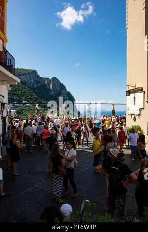 tourists on the isle of capri italy Stock Photo - Alamy