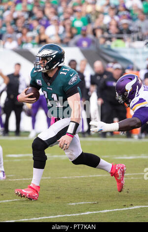 Minnesota Vikings quarterback Carson Wentz (11) warms up during the ...