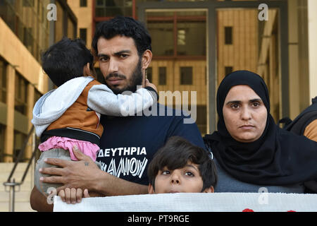 Piraeus, Greece. 8th Oct 2018. Refugees protest against the poor living ...