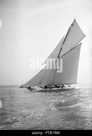 The 40-rater cutter 'Carina' sailing close-hauled, 1913. Creator: Kirk ...