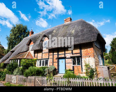 Thatched Cottage, English Coutryside, Culham, Oxfordshire, England, UK ...