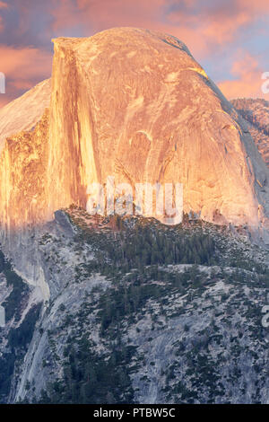 Sunset over Half dome from Olmstead Point in Yosemite National Park ...
