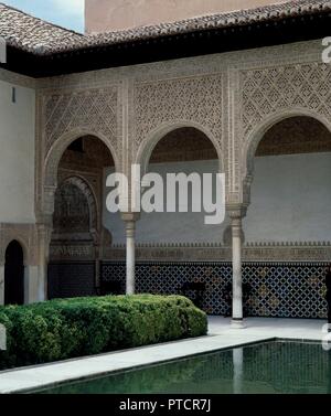 PALACIO COMARES - FACHADA. Location: ALHAMBRA-PALACIO DE COMARES ...
