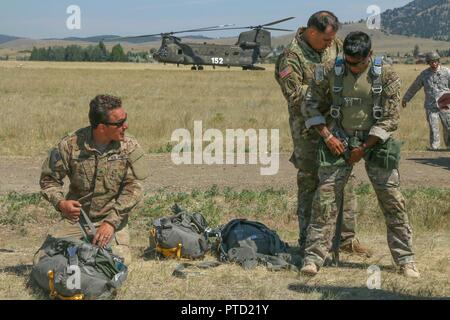 Members of the 190th Chemical Reconnaissance Detachment, 19th Special ...