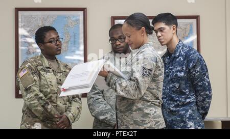 Members of the U.S. Army Medical Materiel Development Activity Stock ...