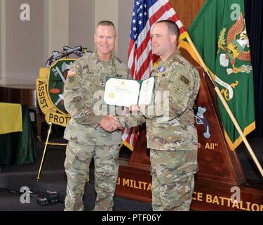 Chief Warrant Officer 4 James T. Averhart Jr. presents Lt. Gen. Richard ...