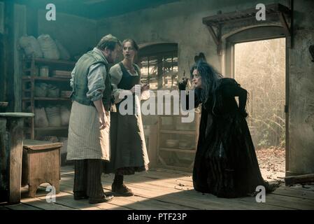USA. Meryl Streep and Emily Blunt in a scene from (C)Fox 2000 Pictures ...